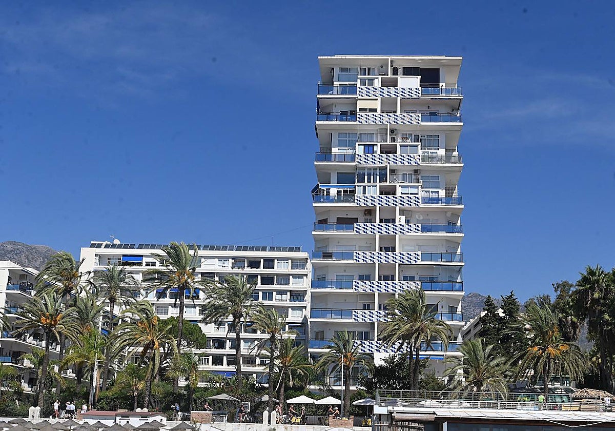 El edificio Skol cumple sesenta años de modernidad en Marbella | Diario Sur